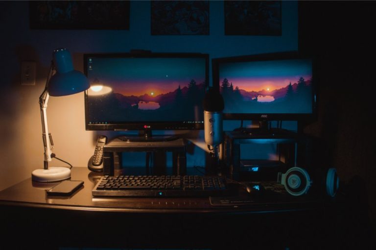 Gaming Room Setup Ideas: 26 Awesome PC and Console Setups | HGG