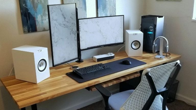 Gaming Room Setup Ideas: 26 Awesome PC and Console Setups | HGG