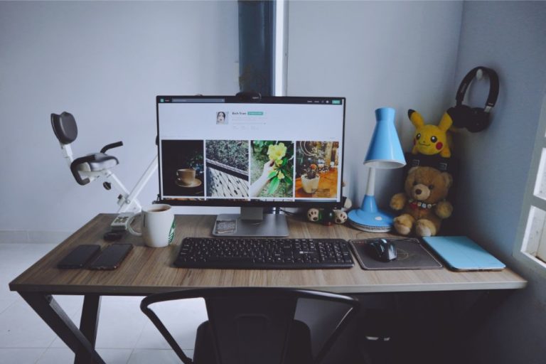 Gaming Room Setup Ideas: 26 Awesome PC and Console Setups | HGG